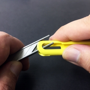 NT Cutters ABS Grip 30-Degree Multi-Blade Cartridge Knife - LIOA553PCT ...